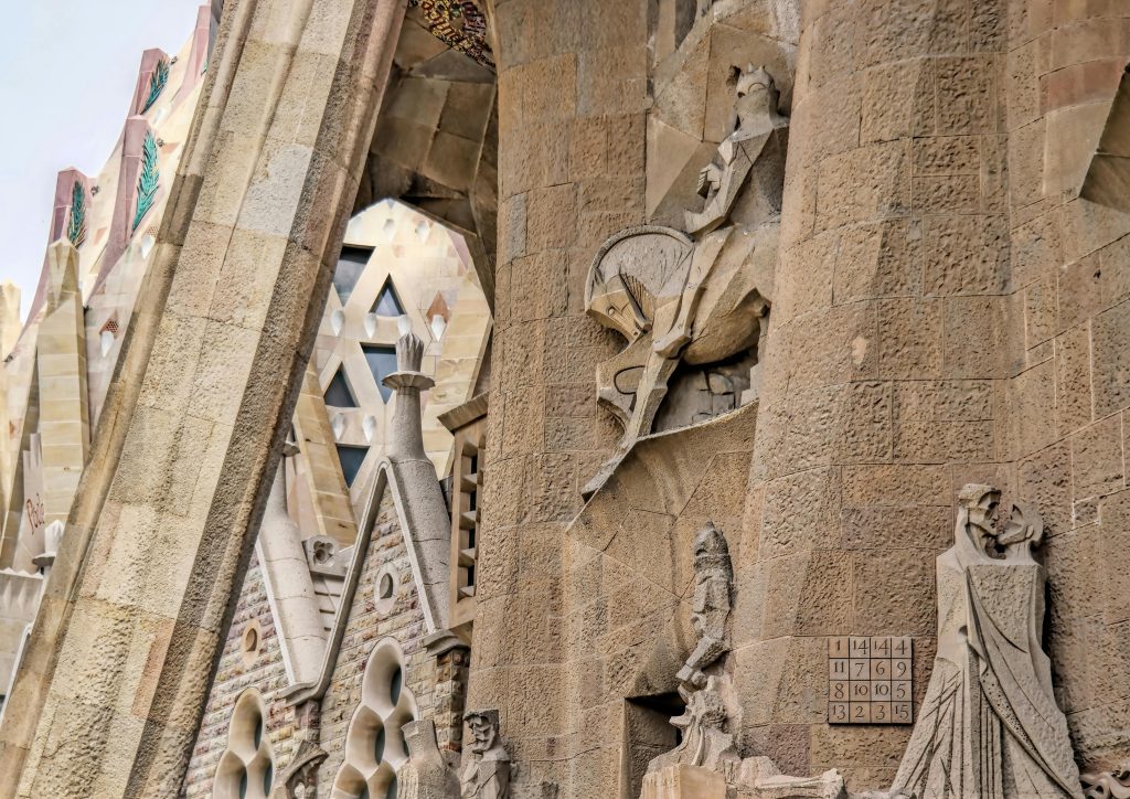 7 Things to Know About Sagrada Familia — Art and Spirituality in Stone ...